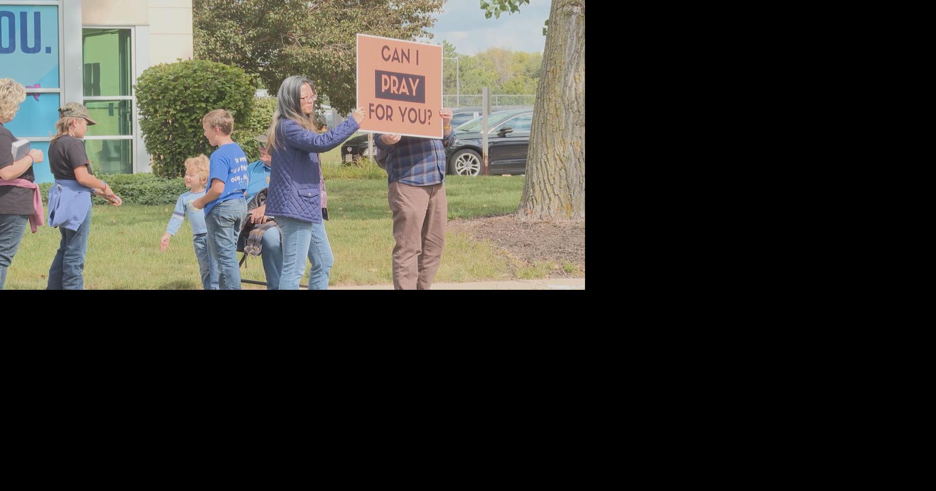 Resumption of abortion services in Wisconsin draws pro-choice, pro-life ...