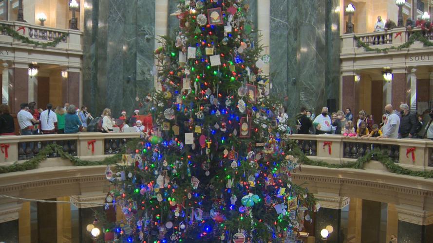 Holiday tree at Wisconsin State Capitol lit for the season | Holiday ...