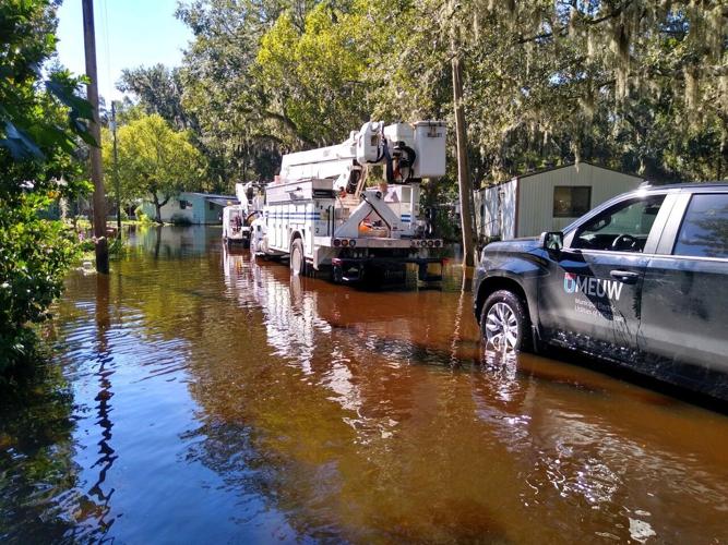 Wisconsin lineworker returns from Florida after Ian recovery efforts ...