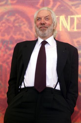 Donald Sutherland, veteran actor known for roles in ‘M*A*S*H,’ ‘Klute ...