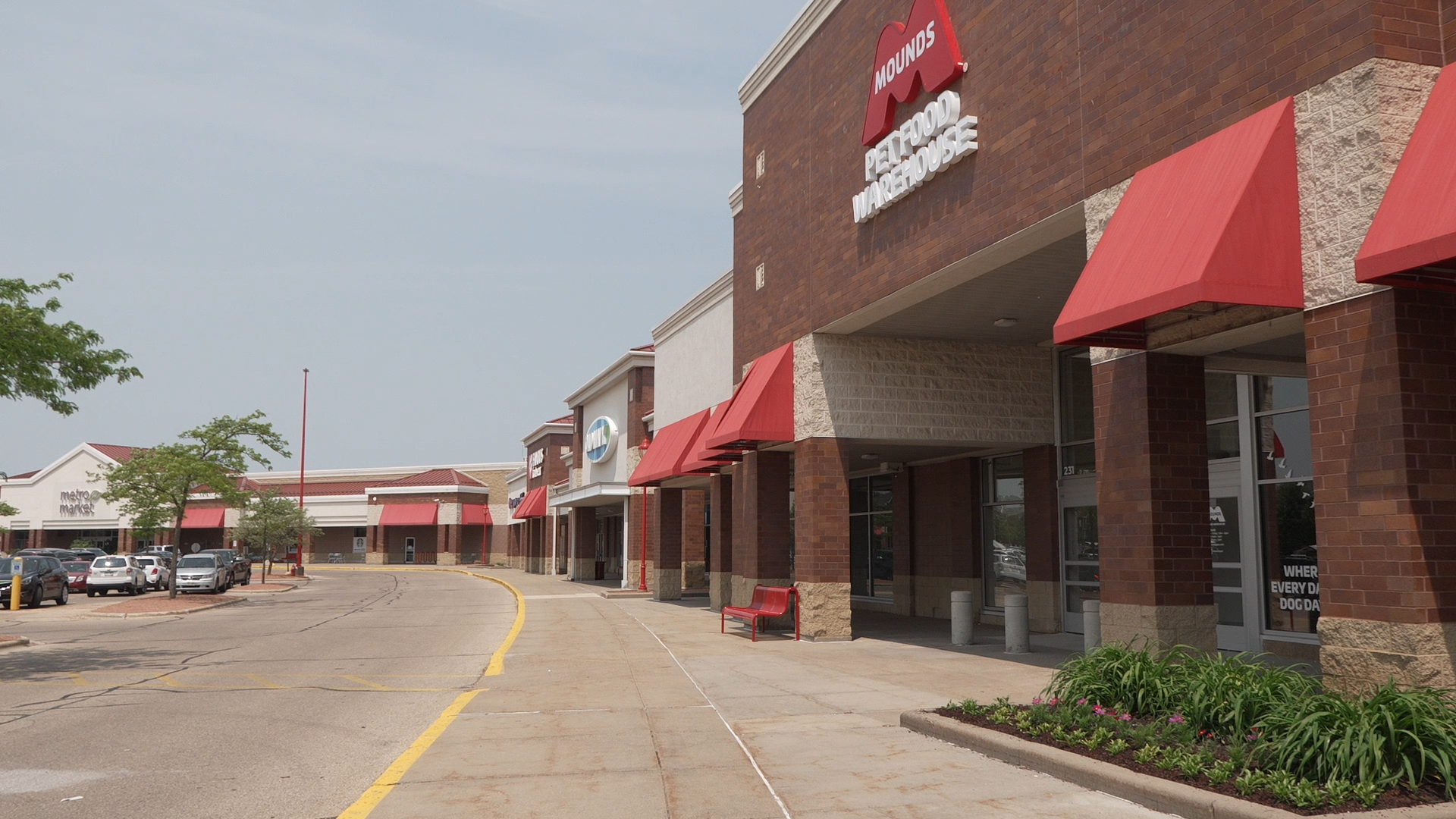 Mounds Pet Food Warehouse relocating stores | News | channel3000.com