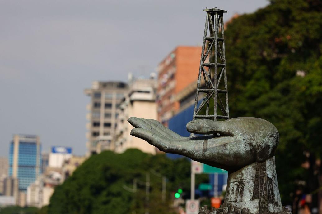 Trump says he's instructed US officials to reopen Venezuelan airspace ...