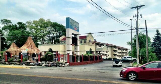 Wisconsin Dells waterpark hotel evacuated due to fire, officials say ...