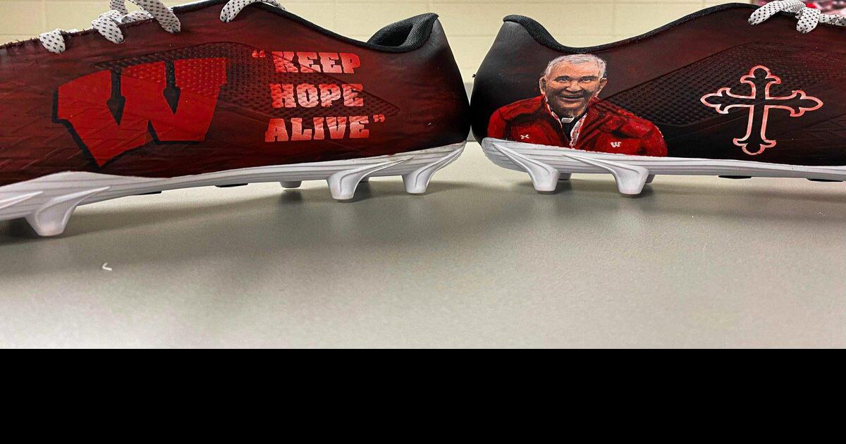 Badgers safety Eric Burrell honors Father Mike with special cleats ...