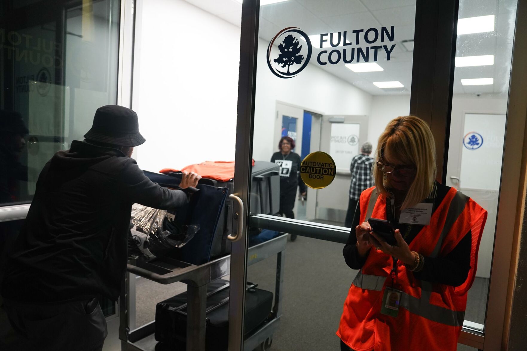 FBI searching Fulton County elections office as it investigates alleged ...