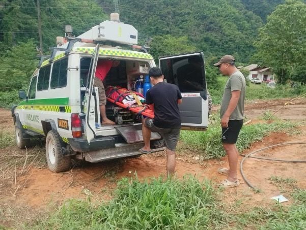 Survivor rescued from flooded Laos cave but remaining group faces ...