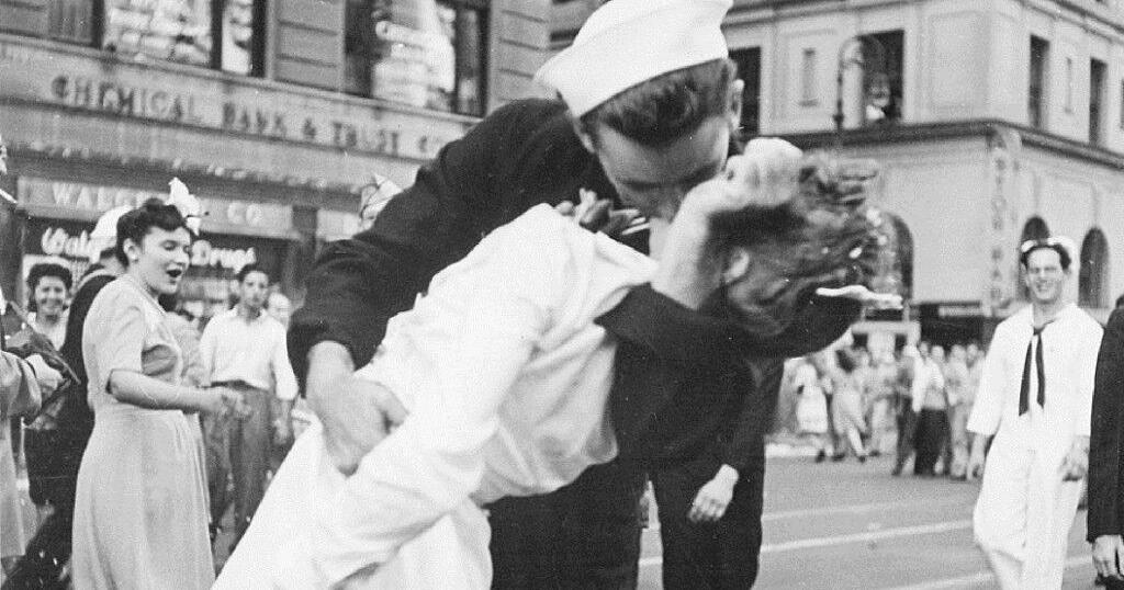 Here’s why we call the open-mouth smooch a ‘French kiss’ | Lifestyle ...