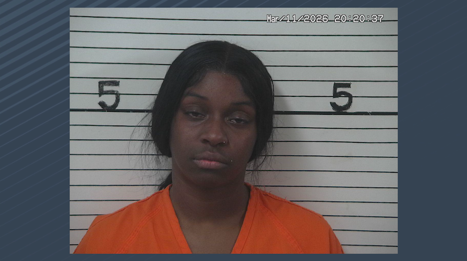 Woman arrested for allegedly trying to sneak cocaine to inmate in ...