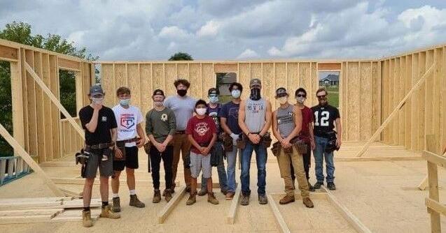 Janesville high schoolers complete house build for class project ...