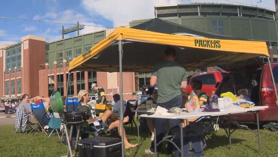 Fans pack Titletown to tailgate ahead of Packers opener | Local News ...