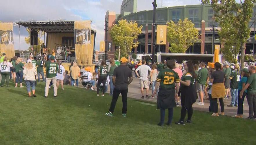 Fans pack Titletown to tailgate ahead of Packers opener | Local News ...