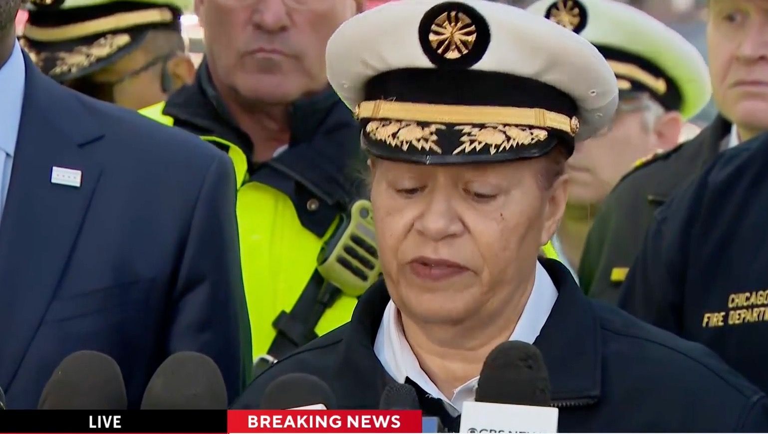 Chicago firefighter dies after fall while battling in extra-alarm fire ...