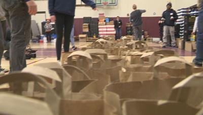 Goodman Center volunteers prepare 4,000 Thanksgiving meal baskets for ...