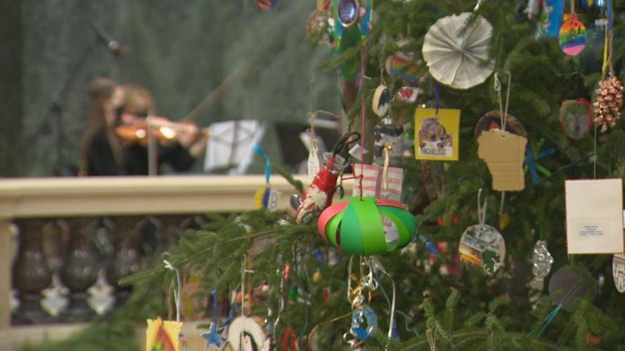Holiday tree at Wisconsin State Capitol lit for the season | Holiday ...