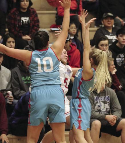 Scarlets fall to Loyola in a heart breaker | News | charkoosta.com