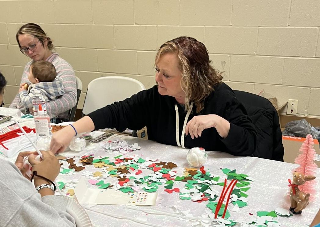 Busy Elves Workshop Spreads Holiday Cheer | News | charkoosta.com