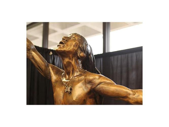 CHC unveils stickball sculpture for museum | News | cherokeephoenix.org