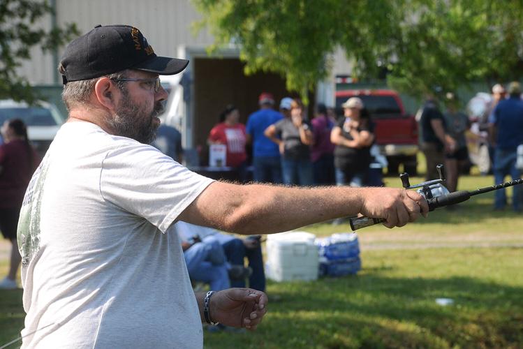 Tribe reels in veterans with fishing day | News | cherokeephoenix.org