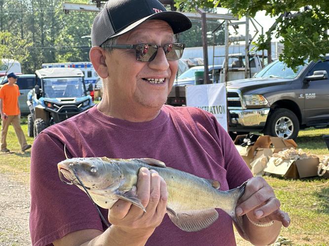 Tribe reels in veterans with fishing day | News | cherokeephoenix.org