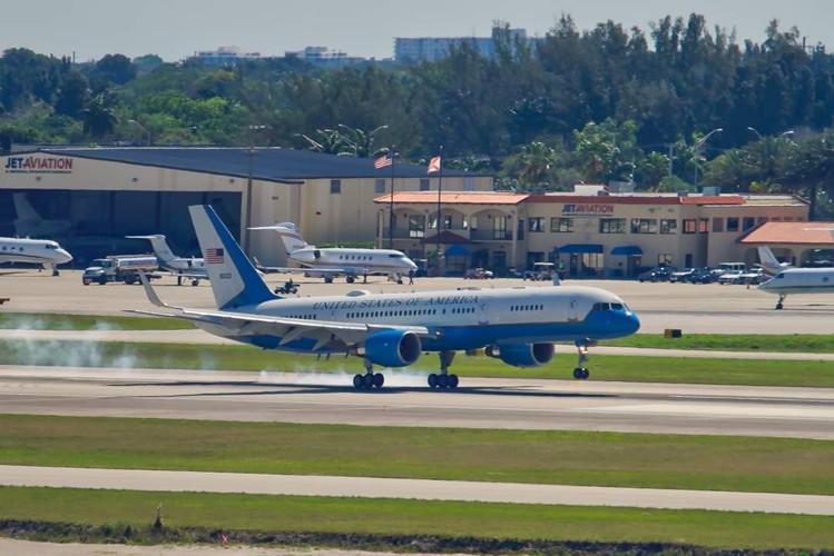 Aikman finishes USAF service piloting Air Force Two | People ...