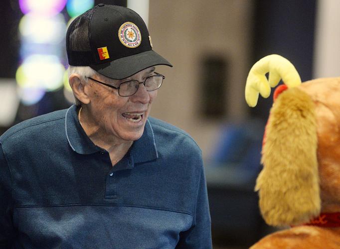 Veterans treated to Christmas celebration | Services | cherokeephoenix.org