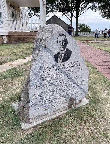 ‘Cherokee Kid’ and aviator Wiley Post honored at annual Will Rogers ...