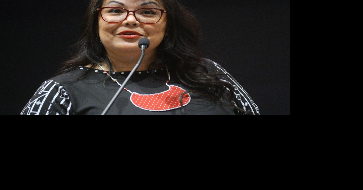 Emcee Kristen Thomas | | cherokeephoenix.org