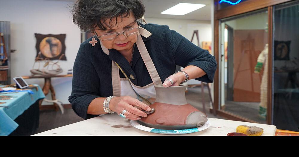Hanna shares passion for pottery with others | | cherokeephoenix.org