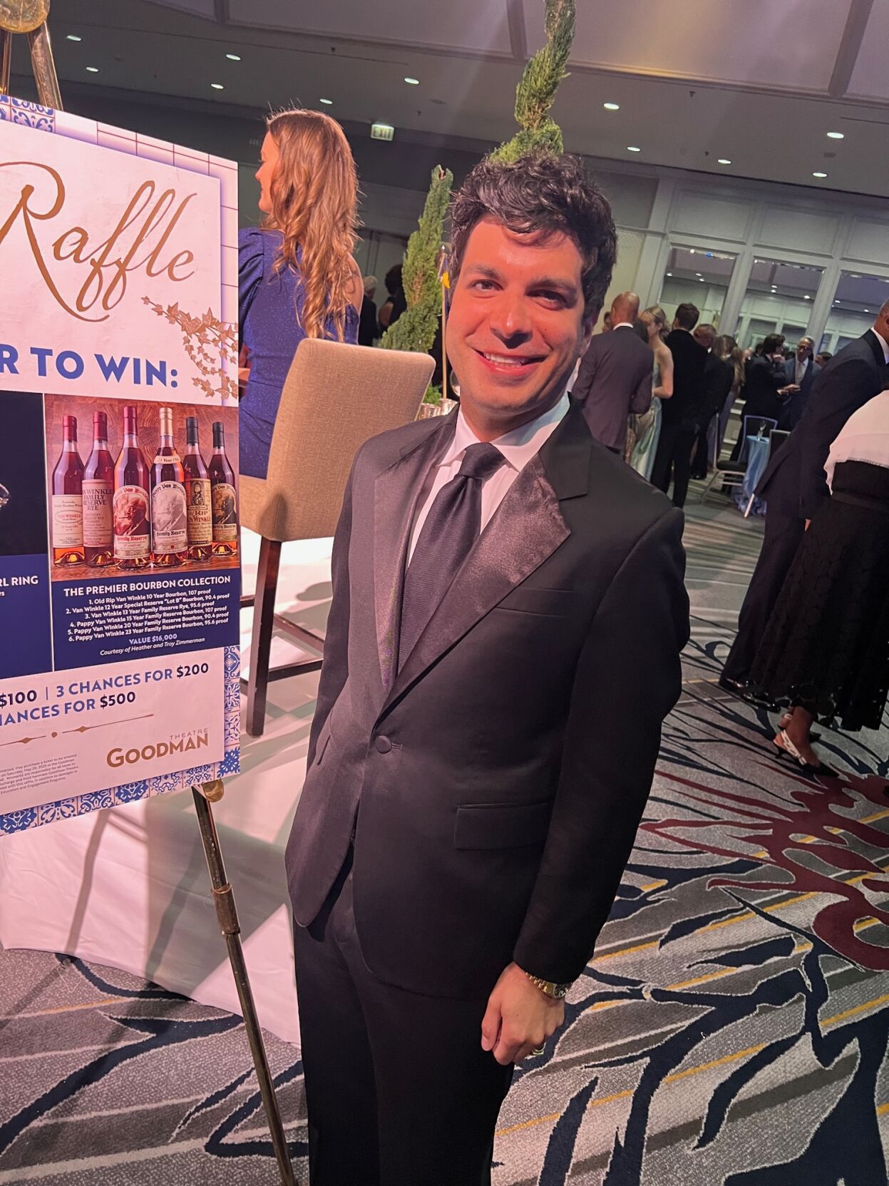 Award-winning actor Darren Criss wows Goodman Theatre Gala crowd ...