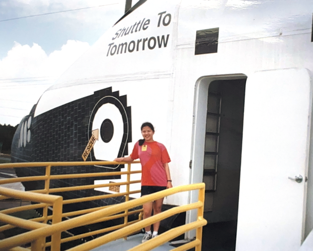 Elaine Hyde, Space Fanatic and Future Spacefarer | | chicagostarmedia.com