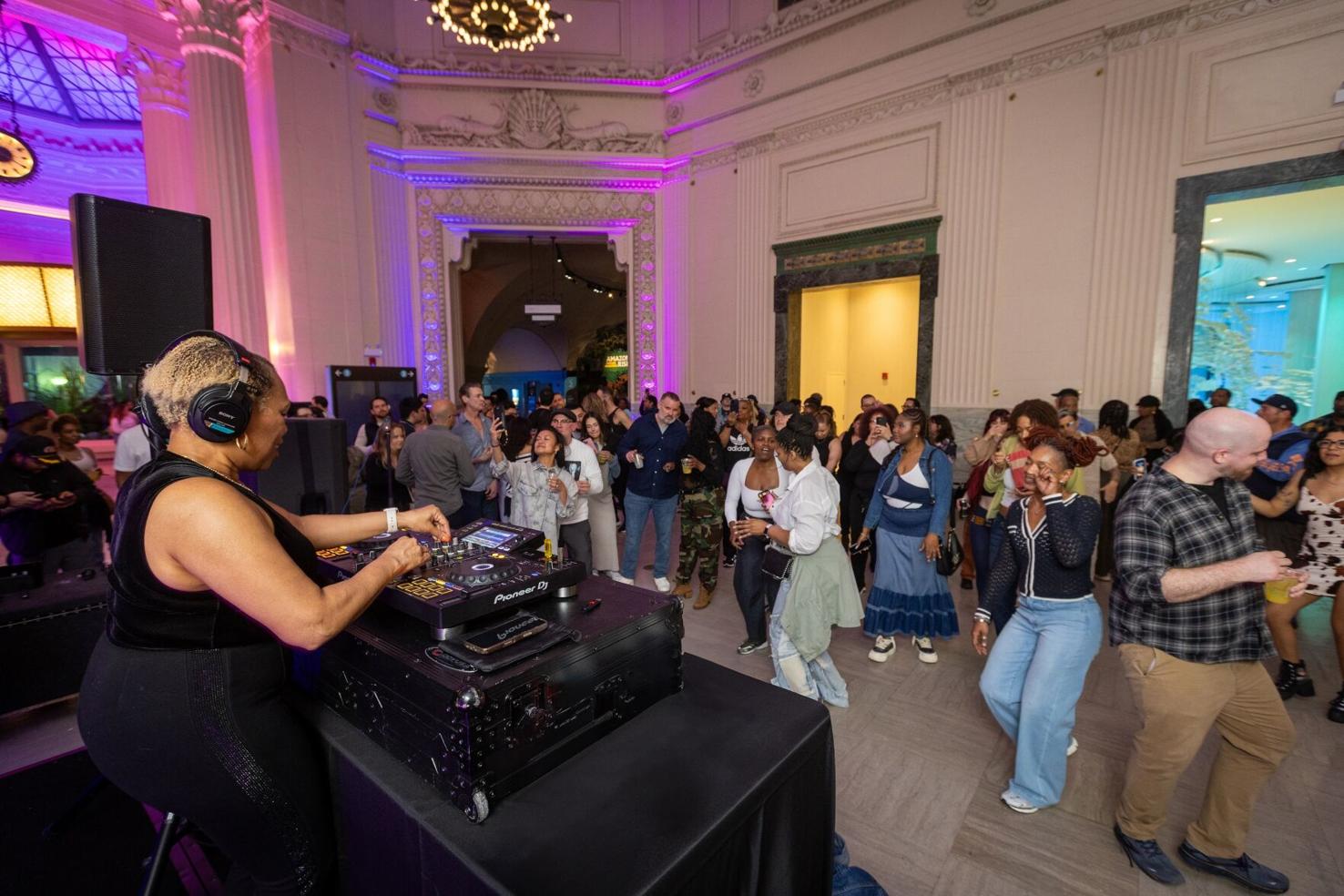 Heartbeat House Party: Adult Valentine’s at Shedd | Out & About ...