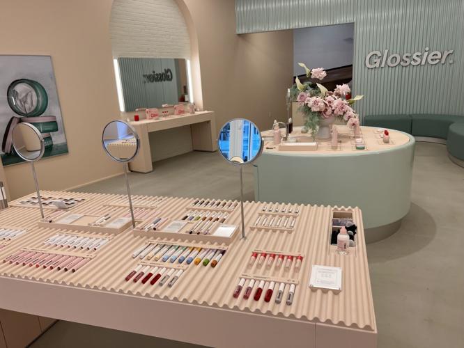 Glossier opens new boutique in Near North Side on Rush Street ...