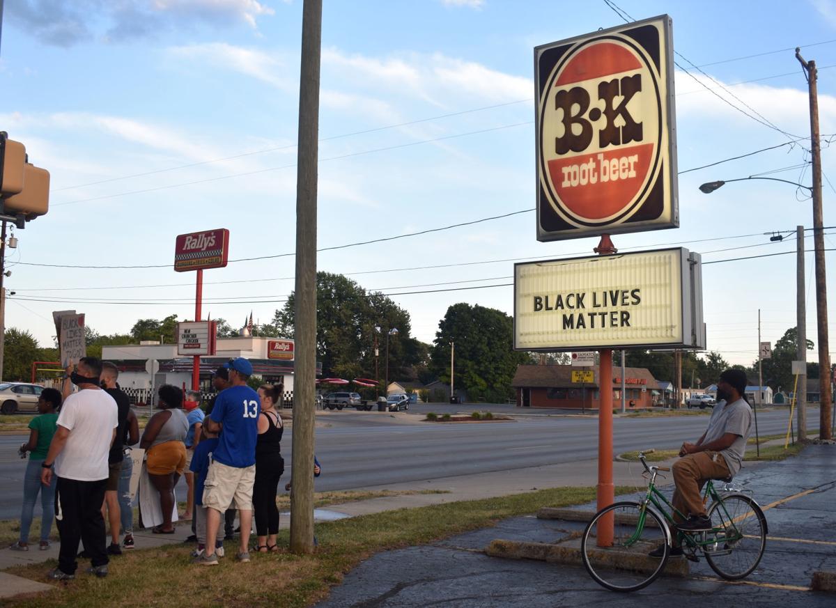 'All lives matter' sign sparks protests | News | chronicle-tribune.com