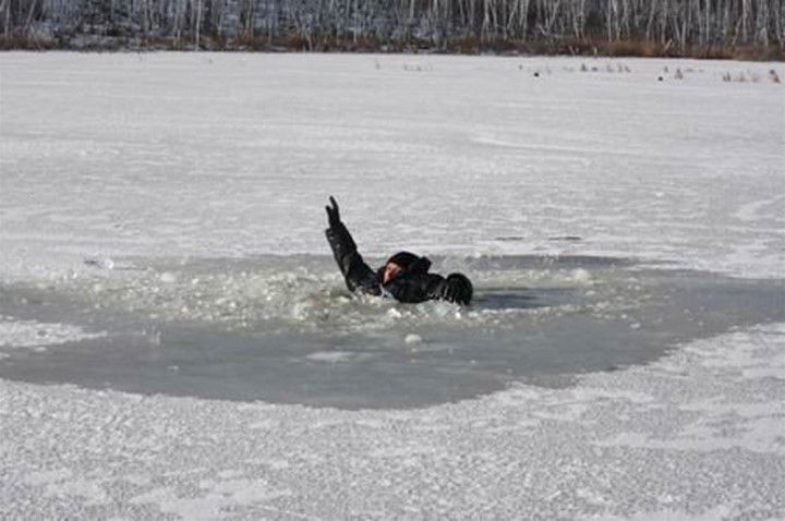 Cold water warning issued as thin ice begins to form | News ...