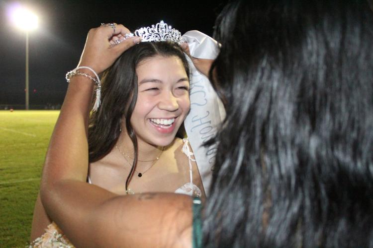Seven Rivers crowns homecoming royalty | Local News | chronicleonline.com