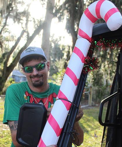 Thousands spread holiday cheer at annual Crystal River parade | Local ...