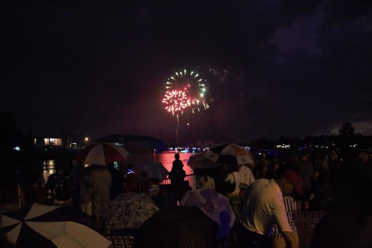 Rain doesn't delay Crystal River's fireworks display; most remain for ...