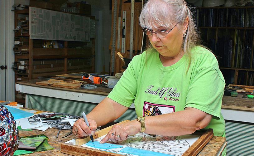 Her touch turns glass to art | Local News | chronicleonline.com