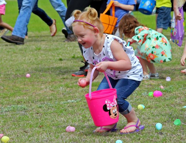 Kids crack up at Seven Rivers Easter egg hunt | Local News ...