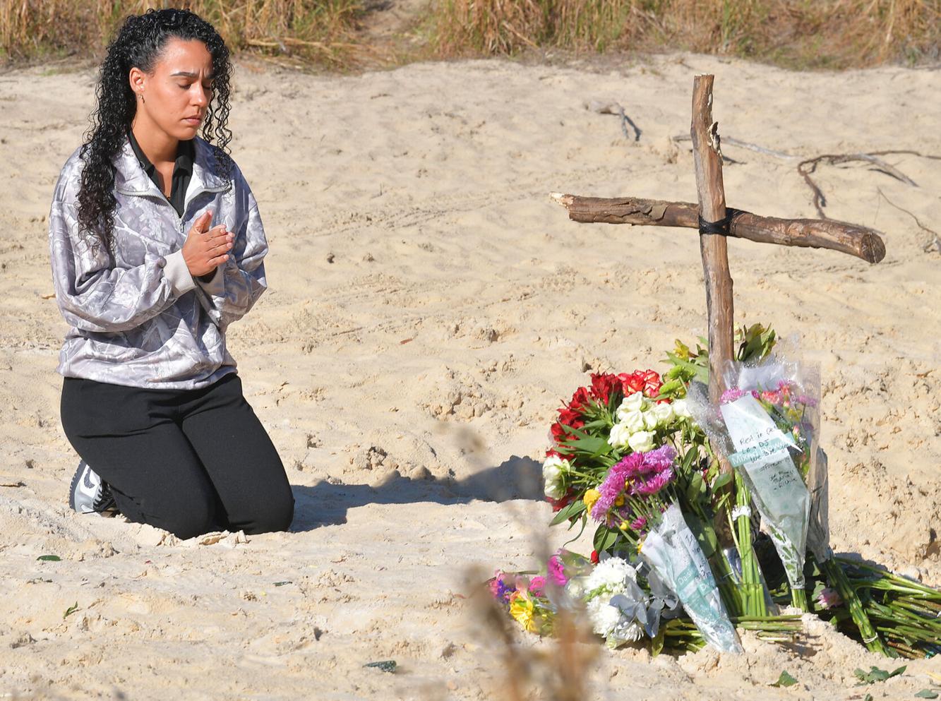 Sand pit falls silent after fatal cave-in; Memorial grows near ...