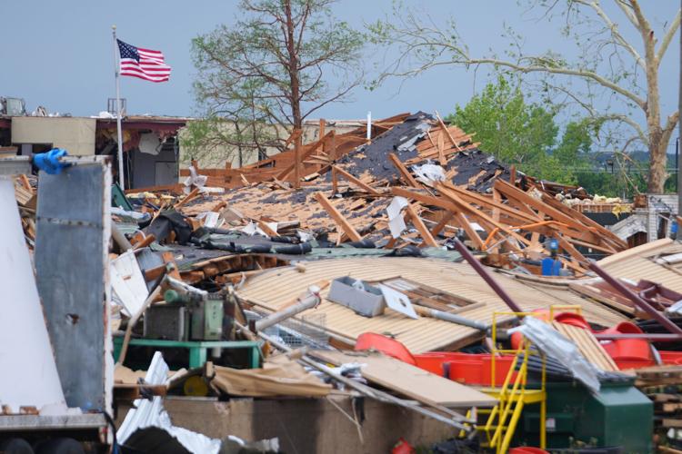 Texas tornado leaves 5 injured, buildings collapsed and homes without ...