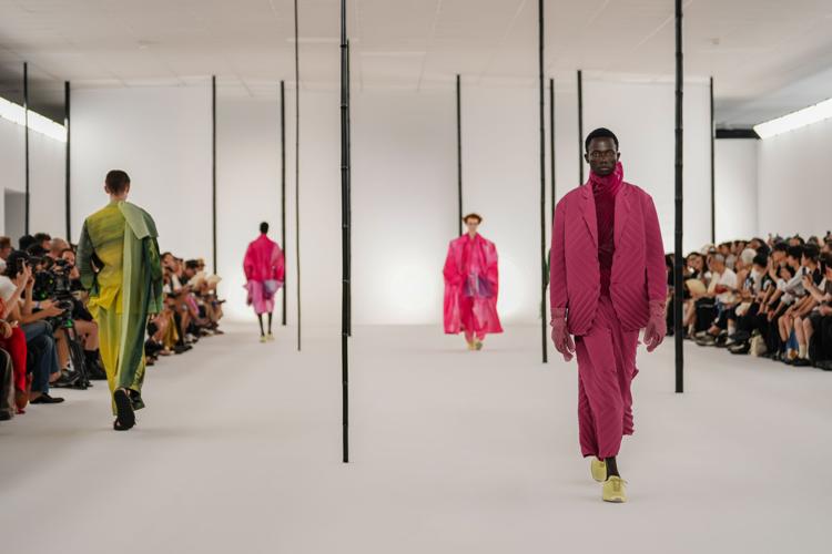 Gender-bending is now part of menswear. Paris runways show how ...