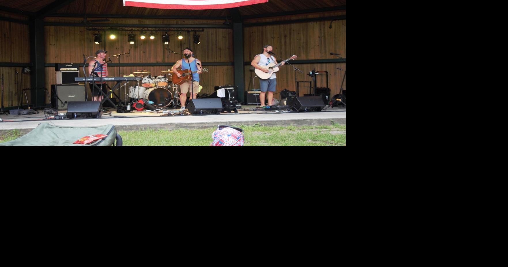 Rain doesn't delay Crystal River's fireworks display; most remain for ...