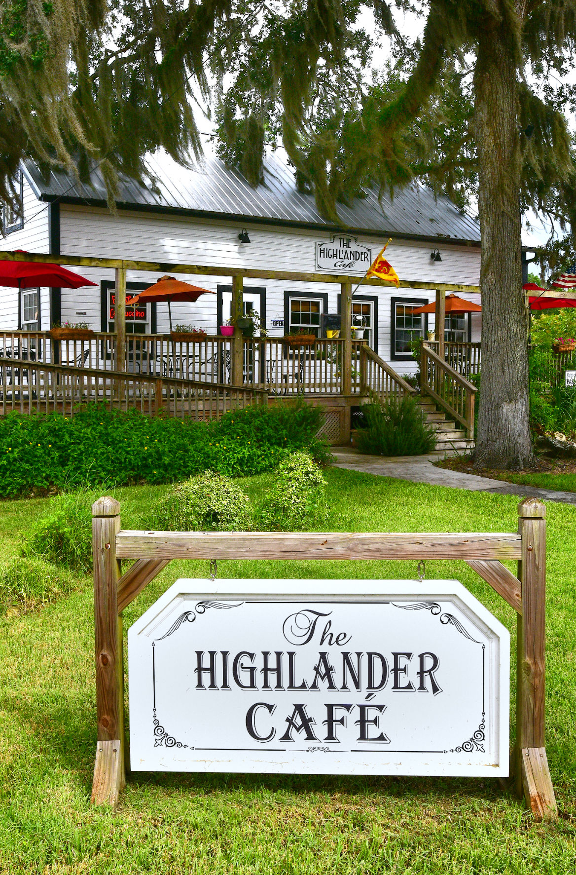 House Macpherson: Cozy Highlander Café welcomes diners with Scottish ...