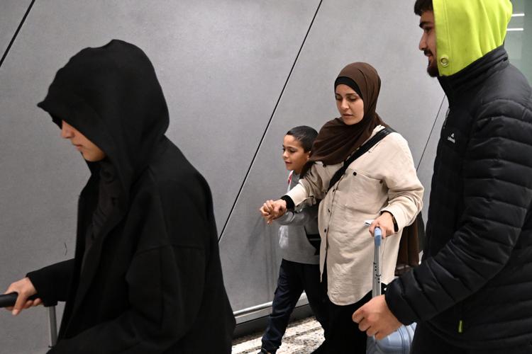 Planes carrying 19 Australians linked to the Islamic State group land ...