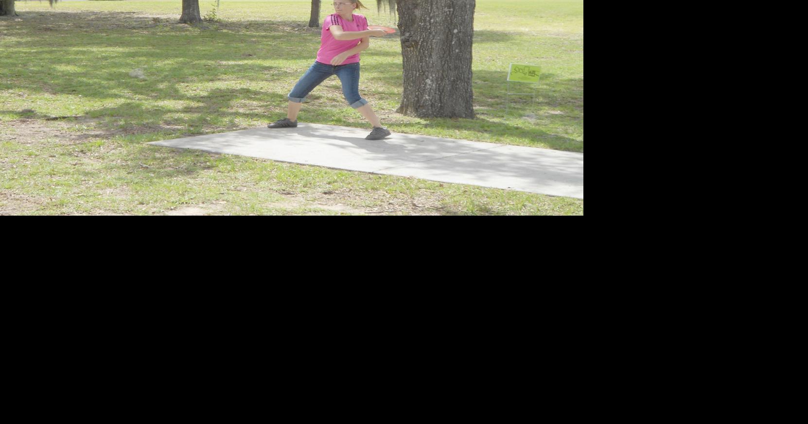 Let ’em fly: Disc golf tournament draws players from across state ...