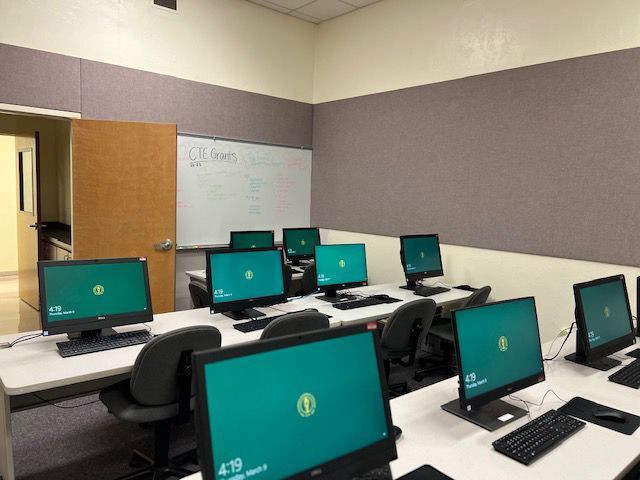 Ribbon cutting celebrates reopening of Florida Gateway College Career ...