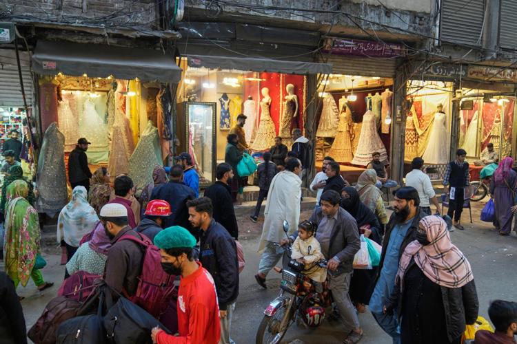 Photos of the slim alleyways of Pakistan's Mughal-era old Lahore city ...