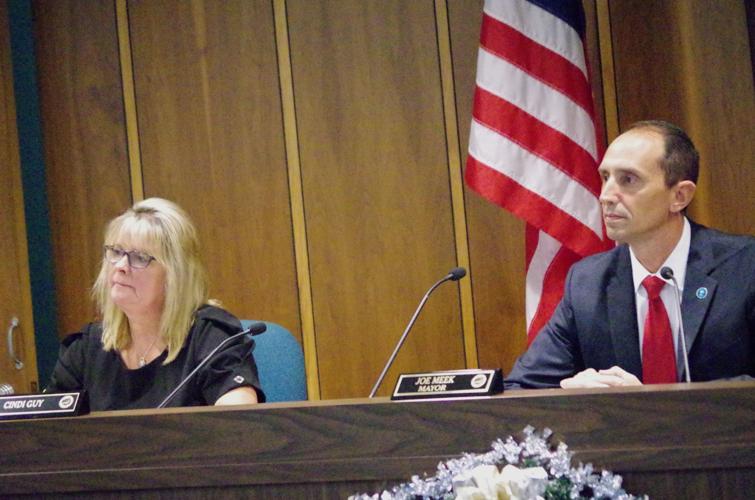 Crystal River Mayor Joe Meek, Councilwoman Cindi Guy help make moves at ...