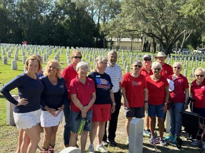 Volunteers replace flags at Florida National Cemetery | Veterans ...